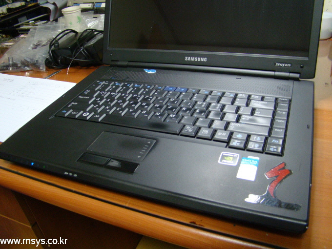 노트북수리 - [삼성 노트북] SAMSUNG SENS R70 정상부팅되고 화면깨짐증상있고 현재출력안되는 노트북수리 (경기도)