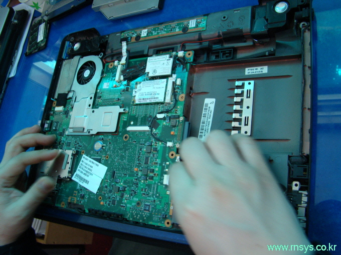 노트북수리 - 서울에서 택배로 입고된 도시바 A200 전원불 증상의 노트북수리